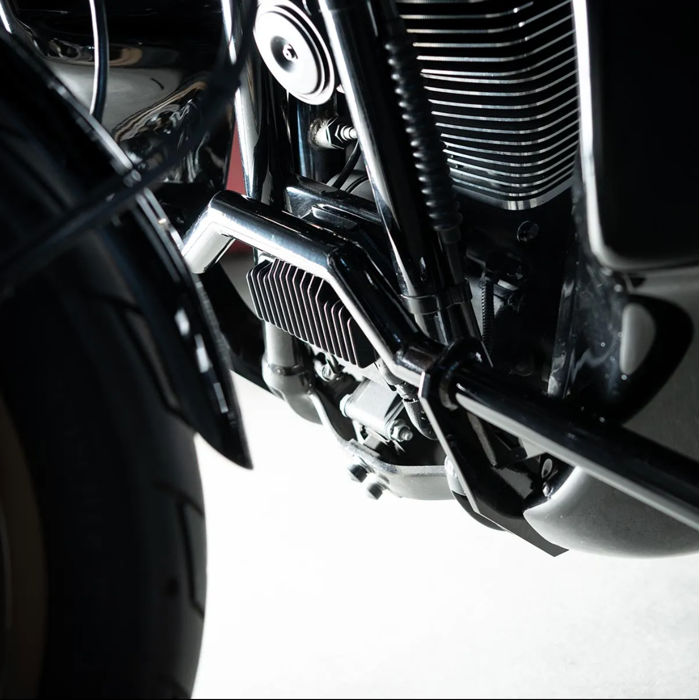 Dyna 2 Crash Bar 2005-2017 | Stealth Pipes